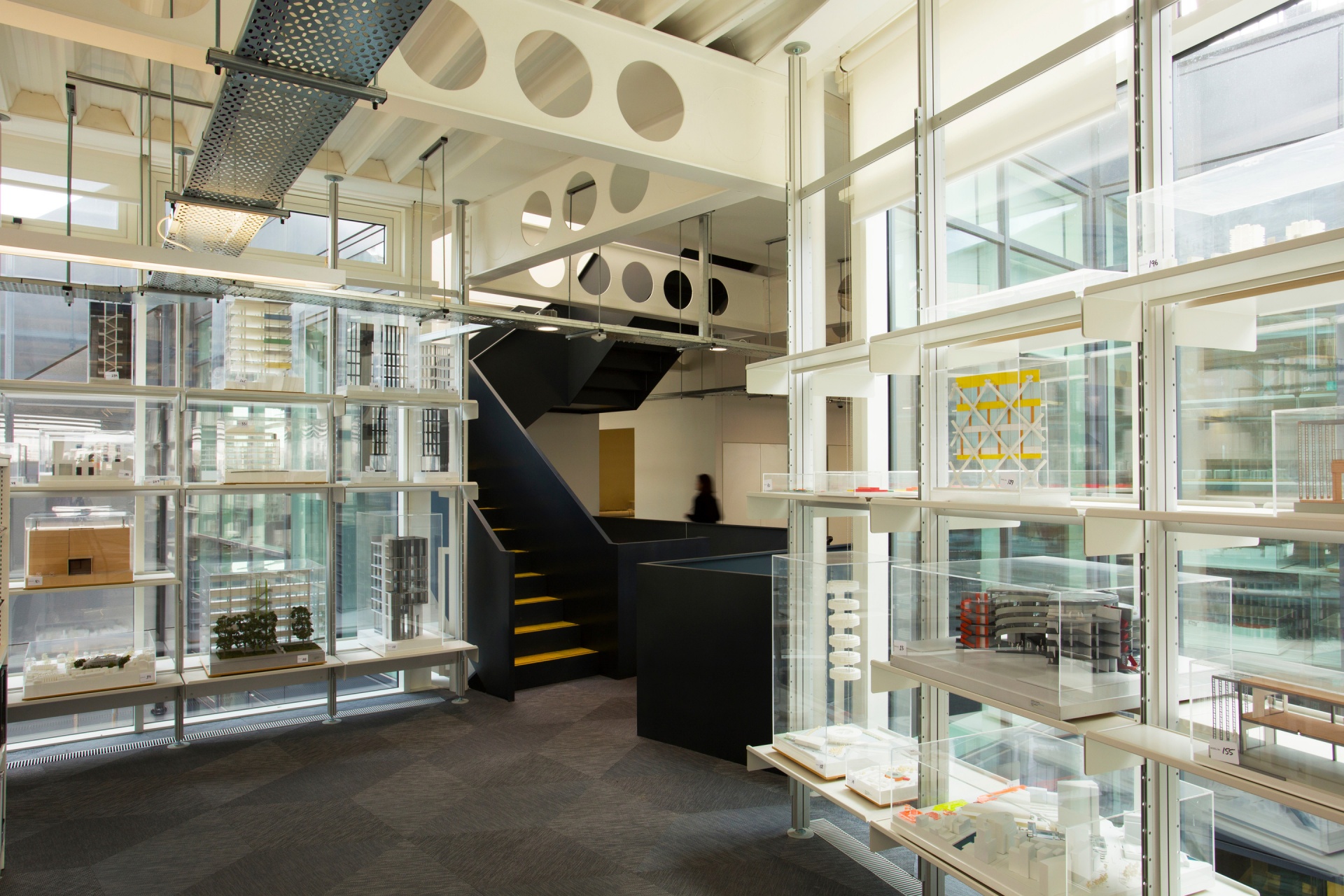 Gallery | 606 Universal Shelving System | Vitsœ