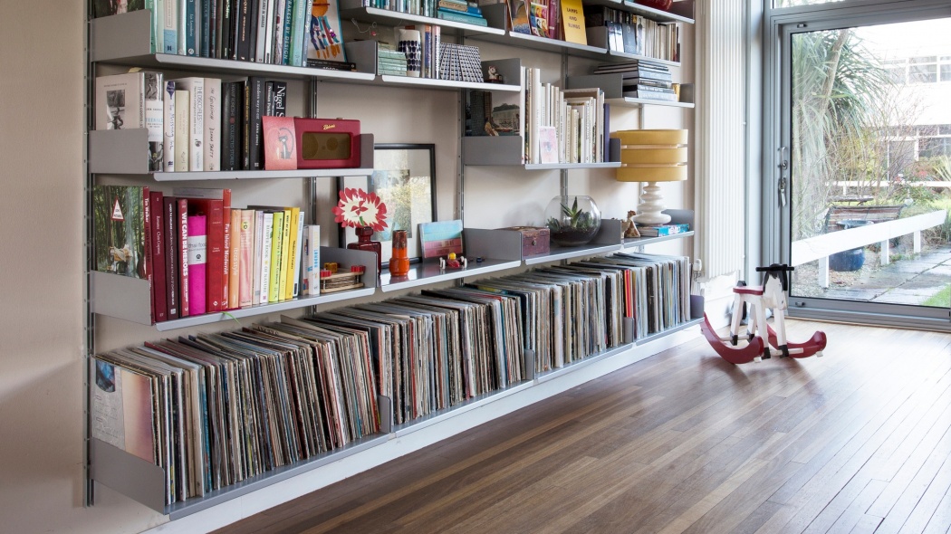 Shelves and prices | 606 Universal Shelving System | Vitsœ