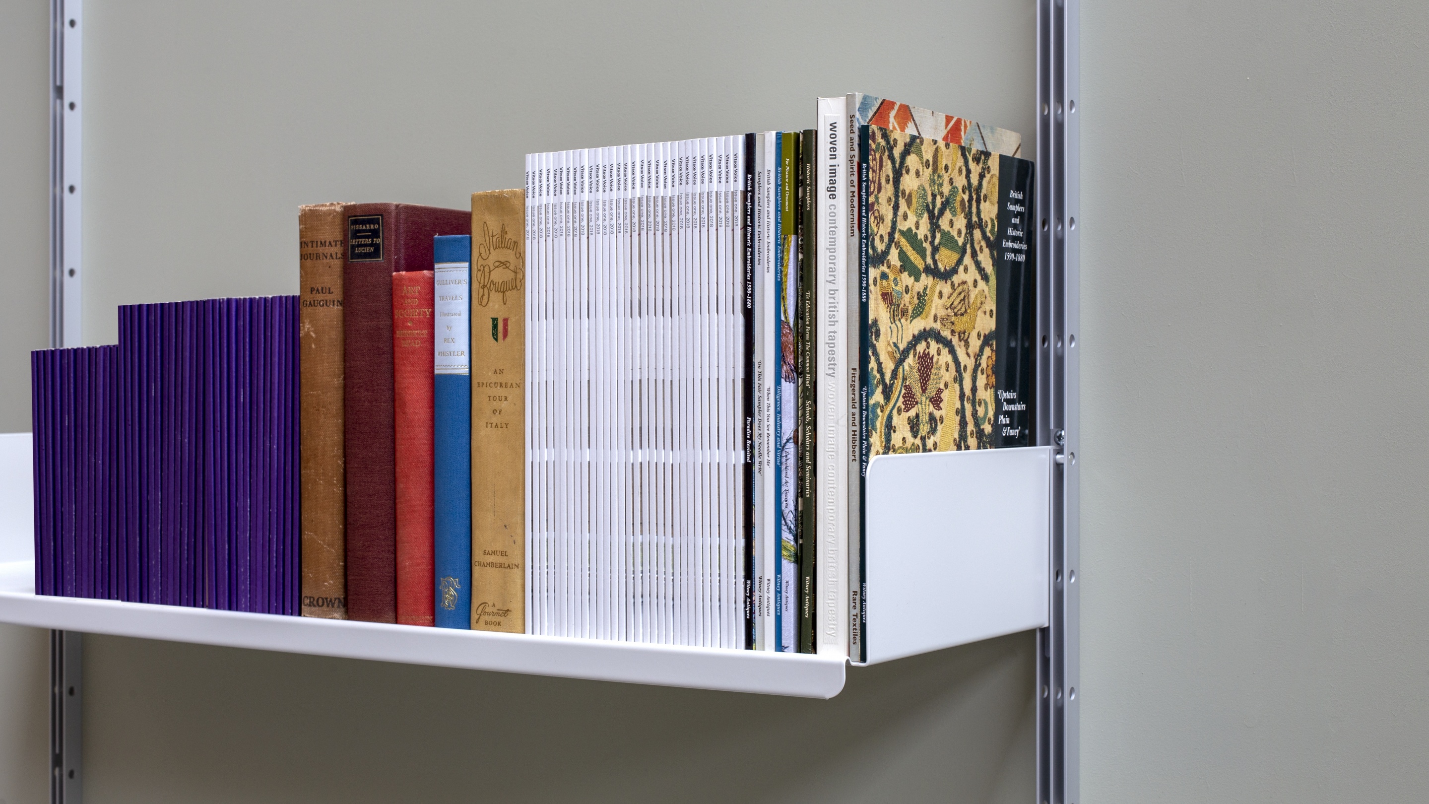 Shelves and prices | 606 Universal Shelving System | Vitsœ