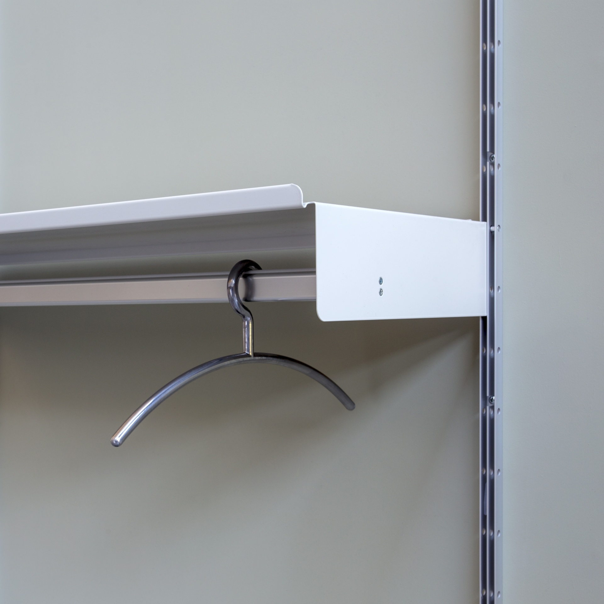 Shelves and prices | 606 Universal Shelving System | Vitsœ