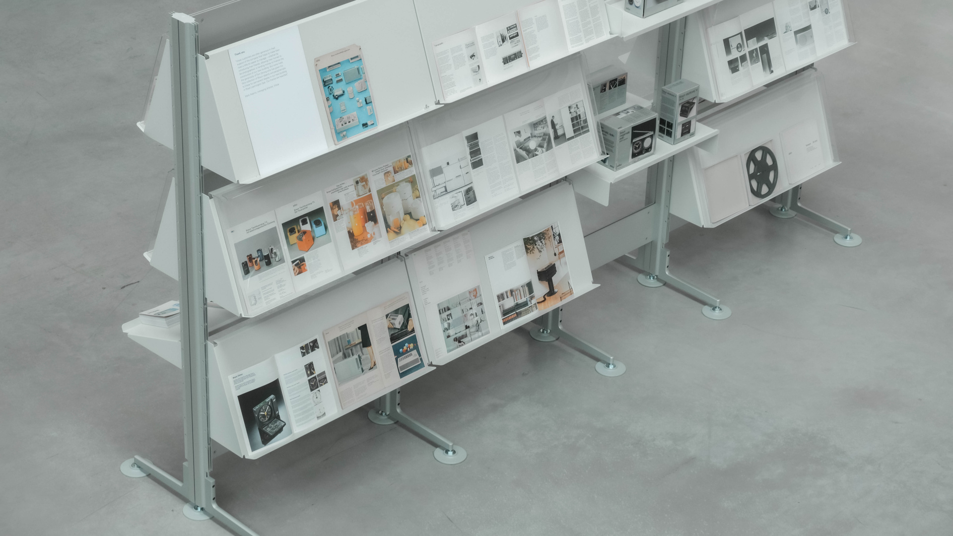 “Why don’t you make a free-standing system?” | Editorial 1 | Vitsœ