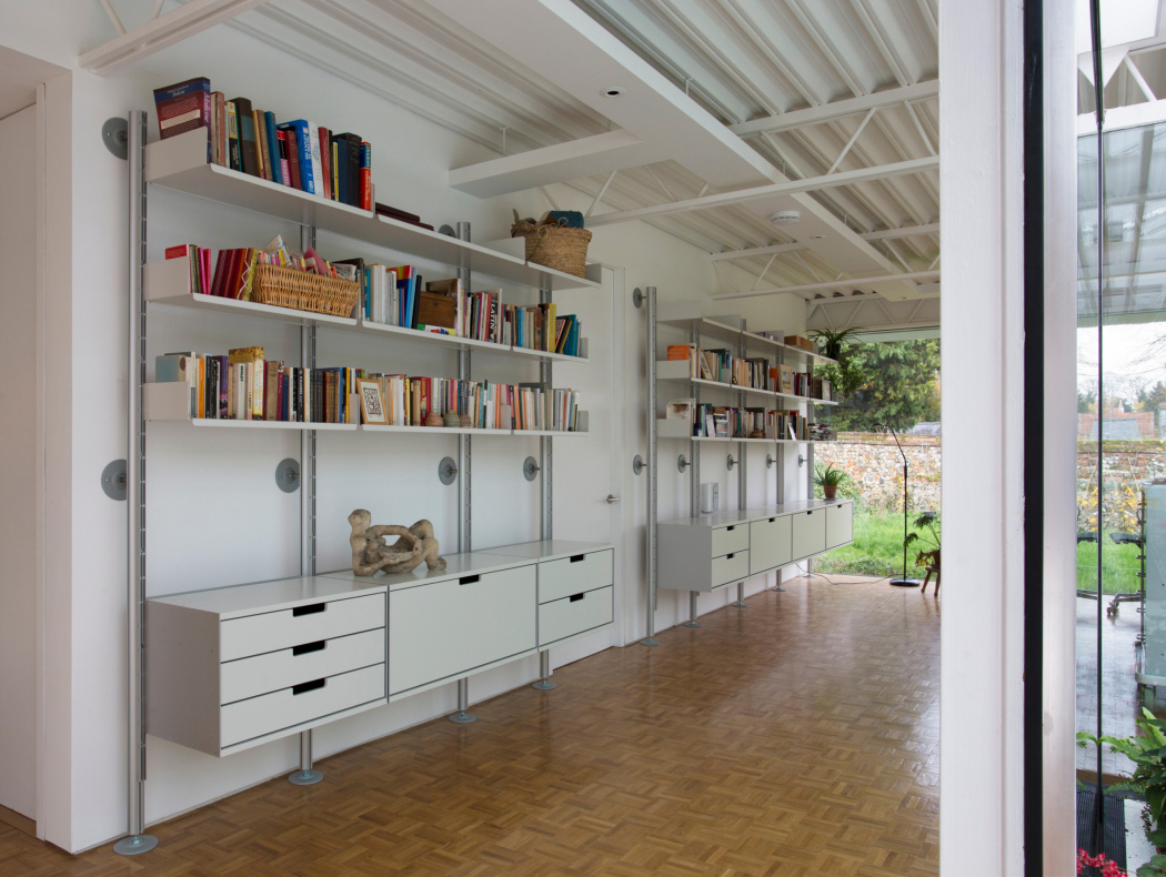 Structure | 606 Universal Shelving System | Vitsœ